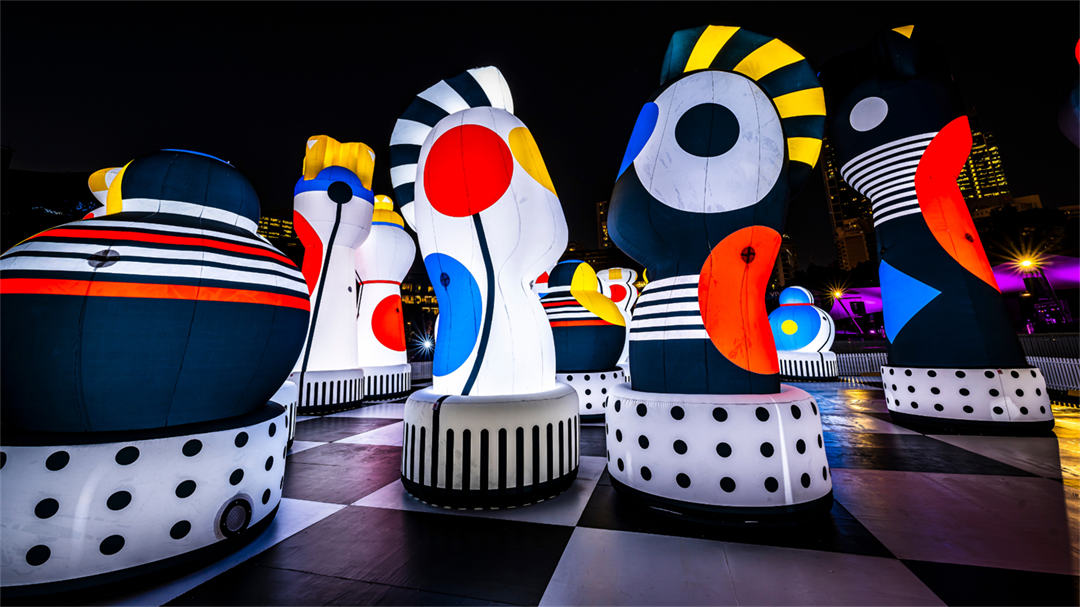 Checkmate: Giant inflatable chess sculptures - Checkmate Chatswood ...